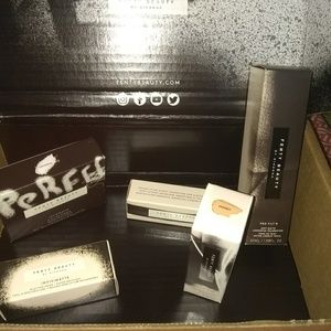 Fenty Beauty | Makeup | Fenty Beauty Box | Poshmark